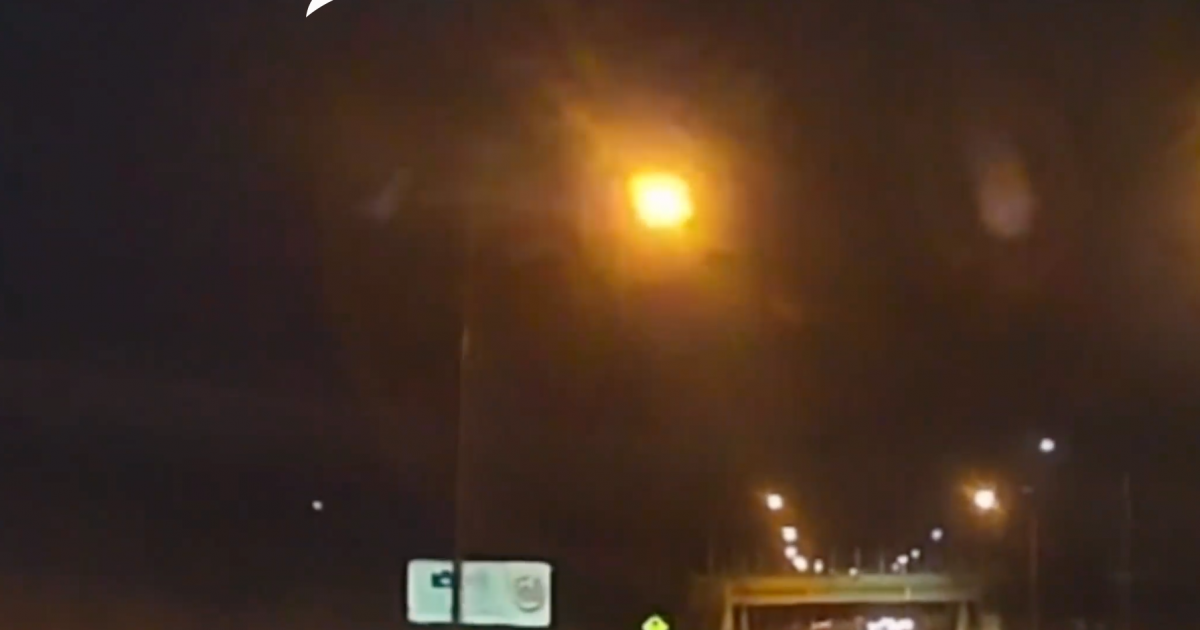 Bright meteor falling through Canberra skies captured on dashcam ...