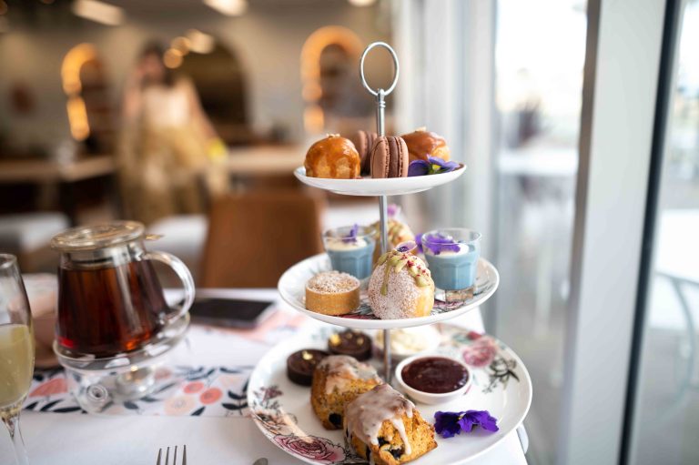 Hello brew-tea-ful! Adore Tea is back and just as glorious as ever ...