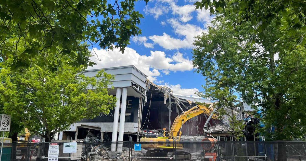 Excavators move in to pull down Capitol Theatre in Manuka | Region Canberra
