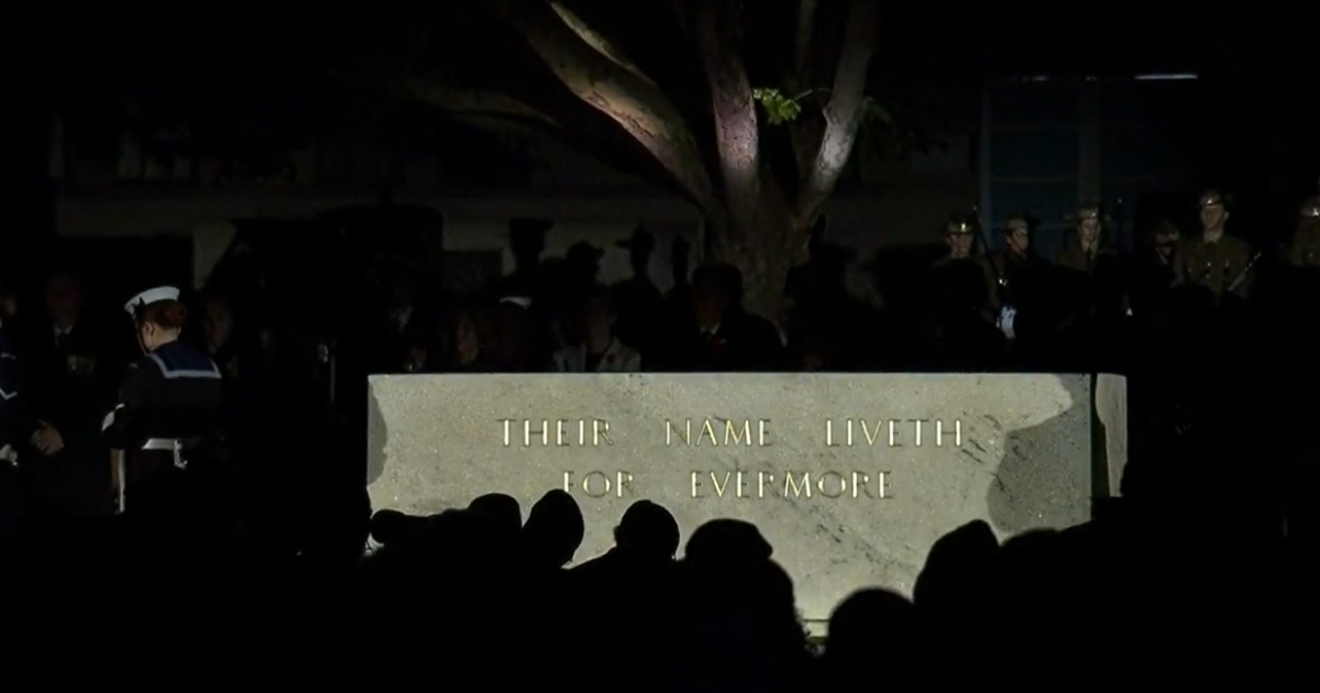 More than 32,000 flock to War Memorial Dawn Service | Region Canberra