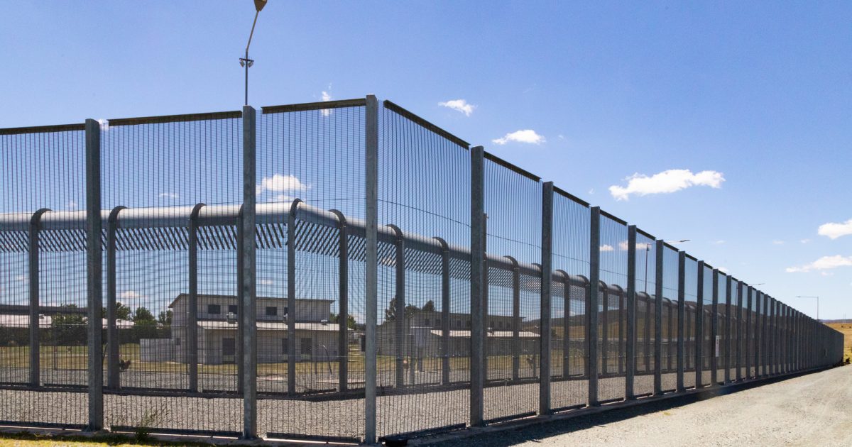 Burglar stole nearly $50,000-worth of items after bashing hotel ...