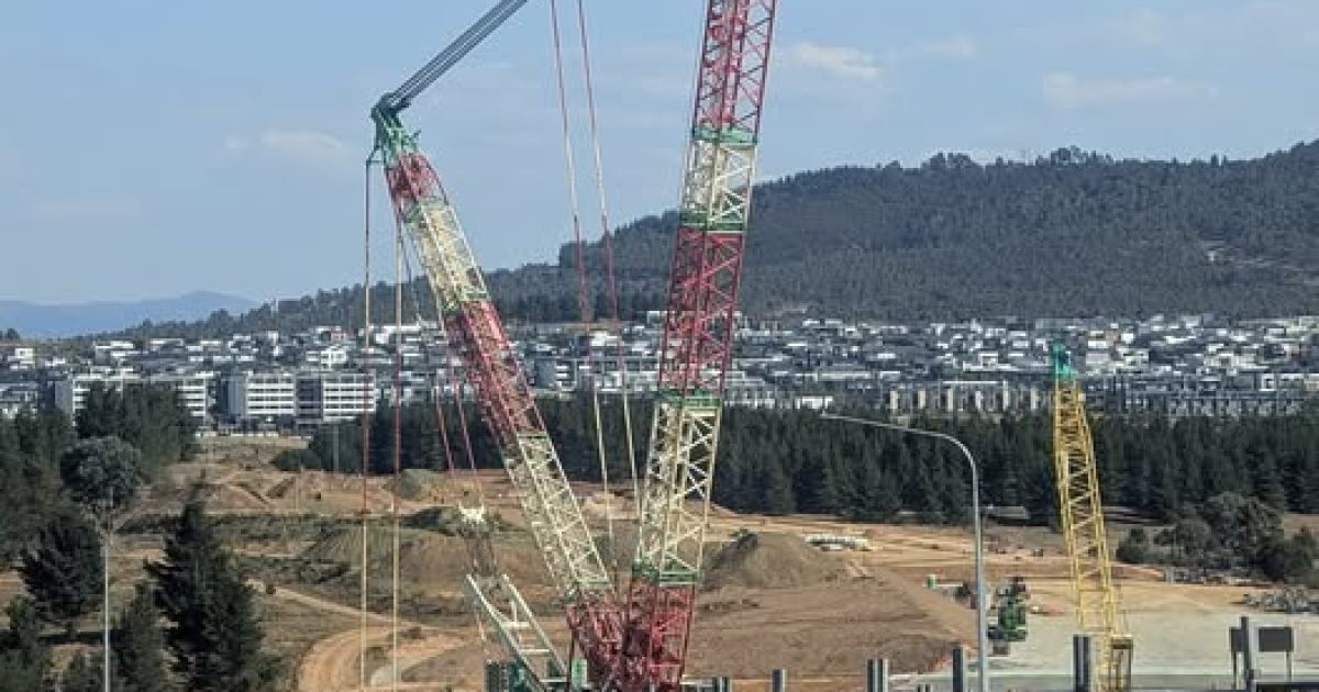 Big crane ready to do heavy lifting at Molonglo bridge works, road ...